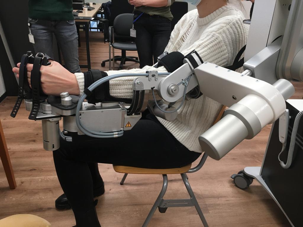 Roessingh schaft arm-handrobot ‘ArmeoPower’ aan